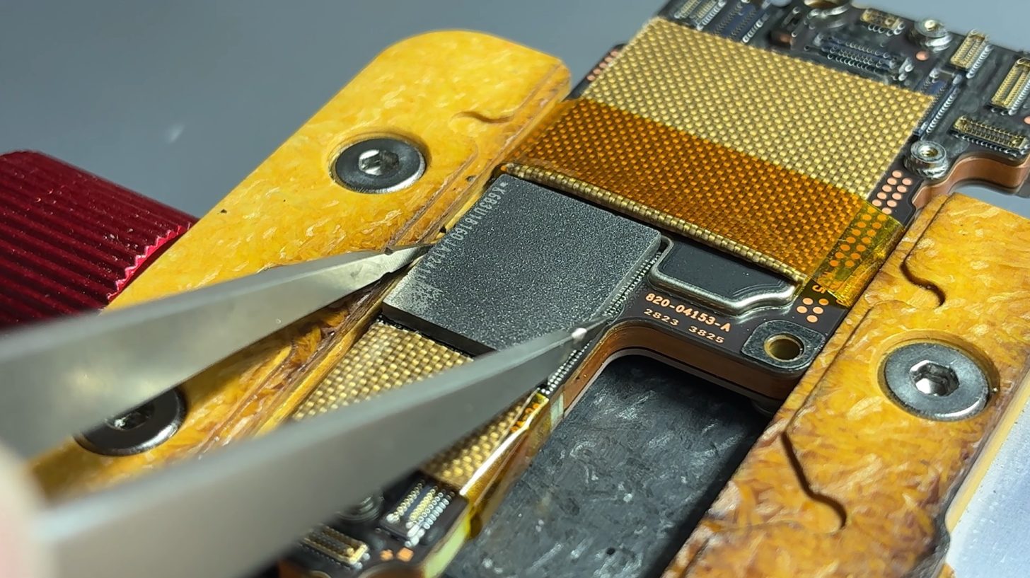 Modder guts iPhone 17 Pro Max to spite Apple - TGM Business